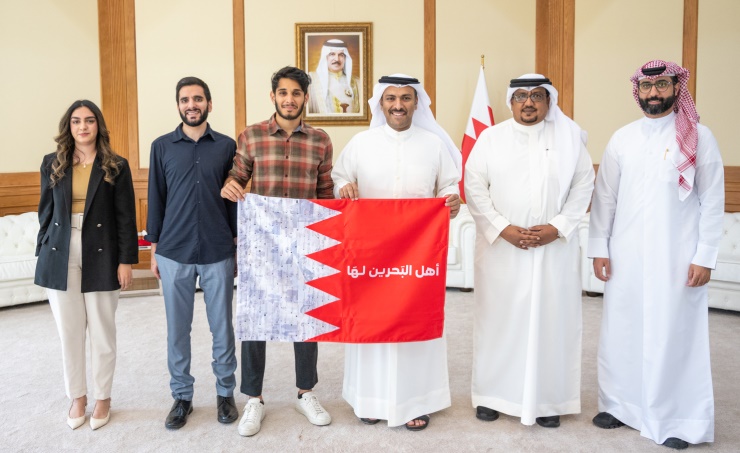 Information Minister meets content creator Omar Farooq